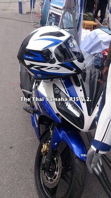 Helm Standar Yamaha YZF-R15 di Thailand berkelir senada warna R15-nya ...