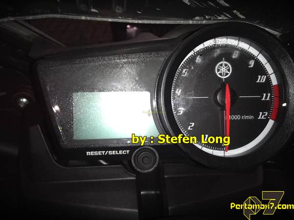 Keluhan Speedometer Yamaha r15 Ngembun dan Retak, Klaim kemana ...